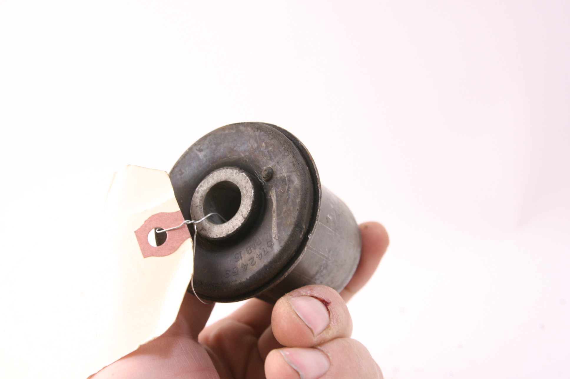 * New GM OEM 25742459 Rear Suspension Bushing Fast Free Shipping